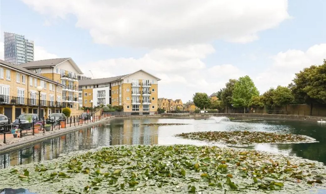 Thomas More Street, Wapping, E1 W In London, England, United Kingdom ...