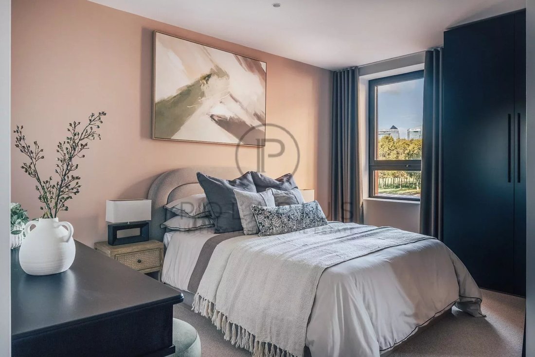 2 Bedroom Park View Apartment For Sale — In London, England, United ...