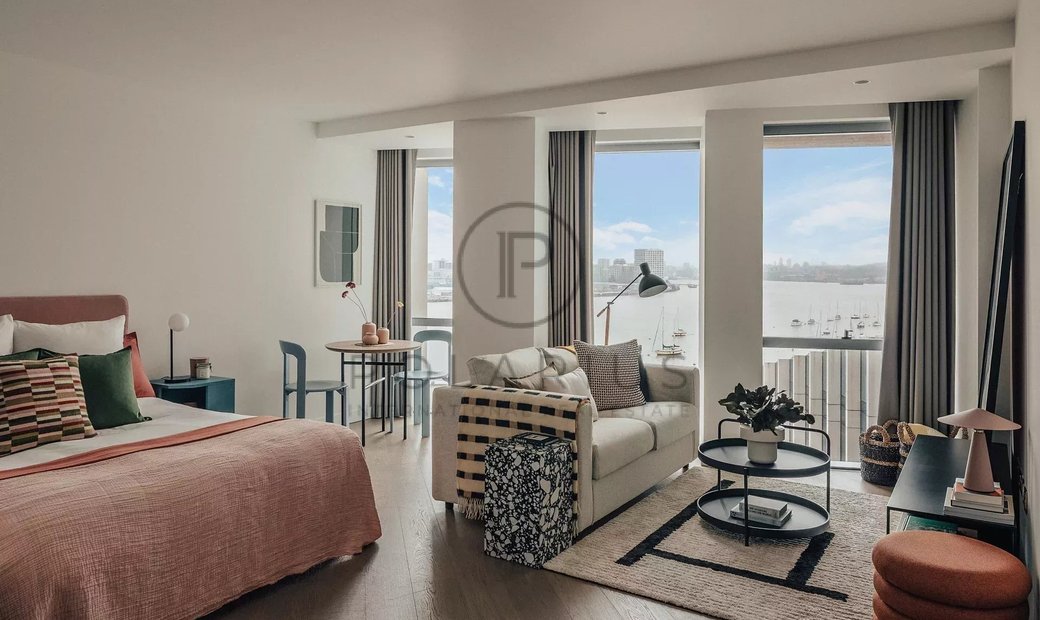 Stylish Studio Apartment With River Views – In London, England, United ...