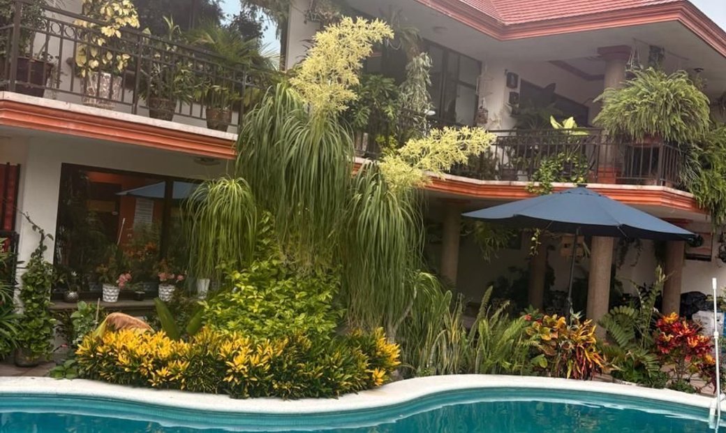 Vendo Casa Con Alberca Y Potencial In Galvarino Barria Pérez, Veracruz ...