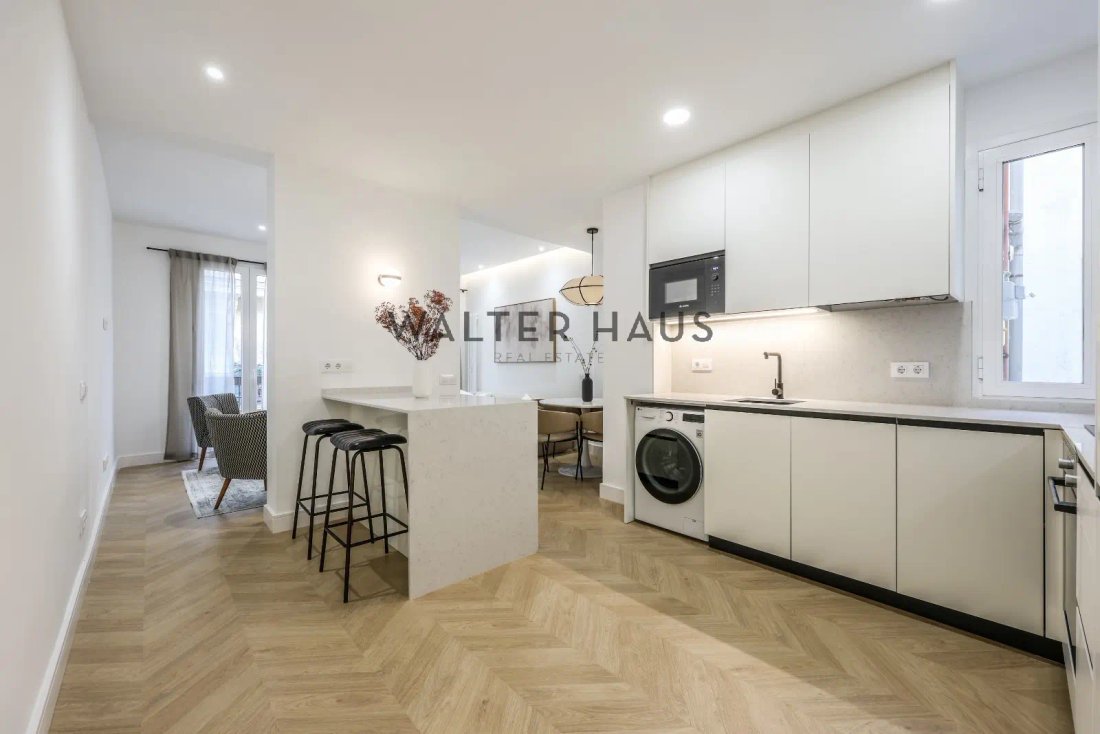 Apartment For Sale, Renovated With Balconies In The In Centro, Madrid ...