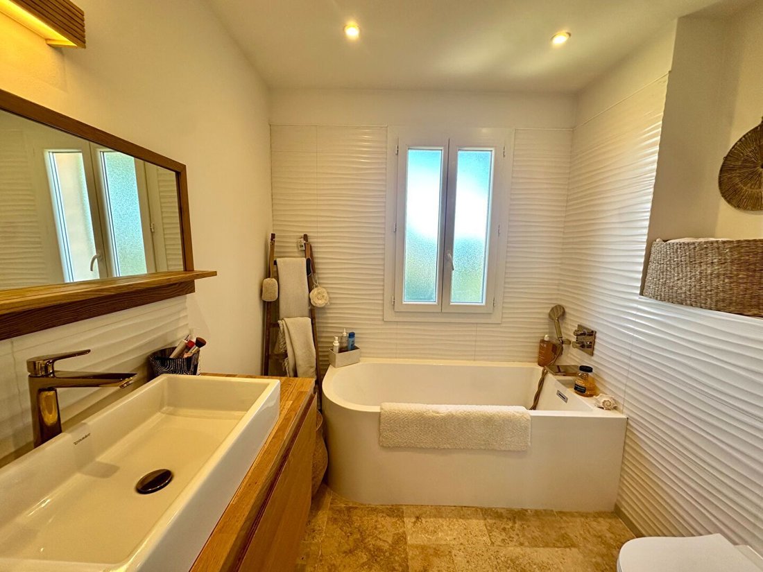 Dans Une Résidence Sécurisée, Dans Gassin, Provence Alpes Côte D'azur ...