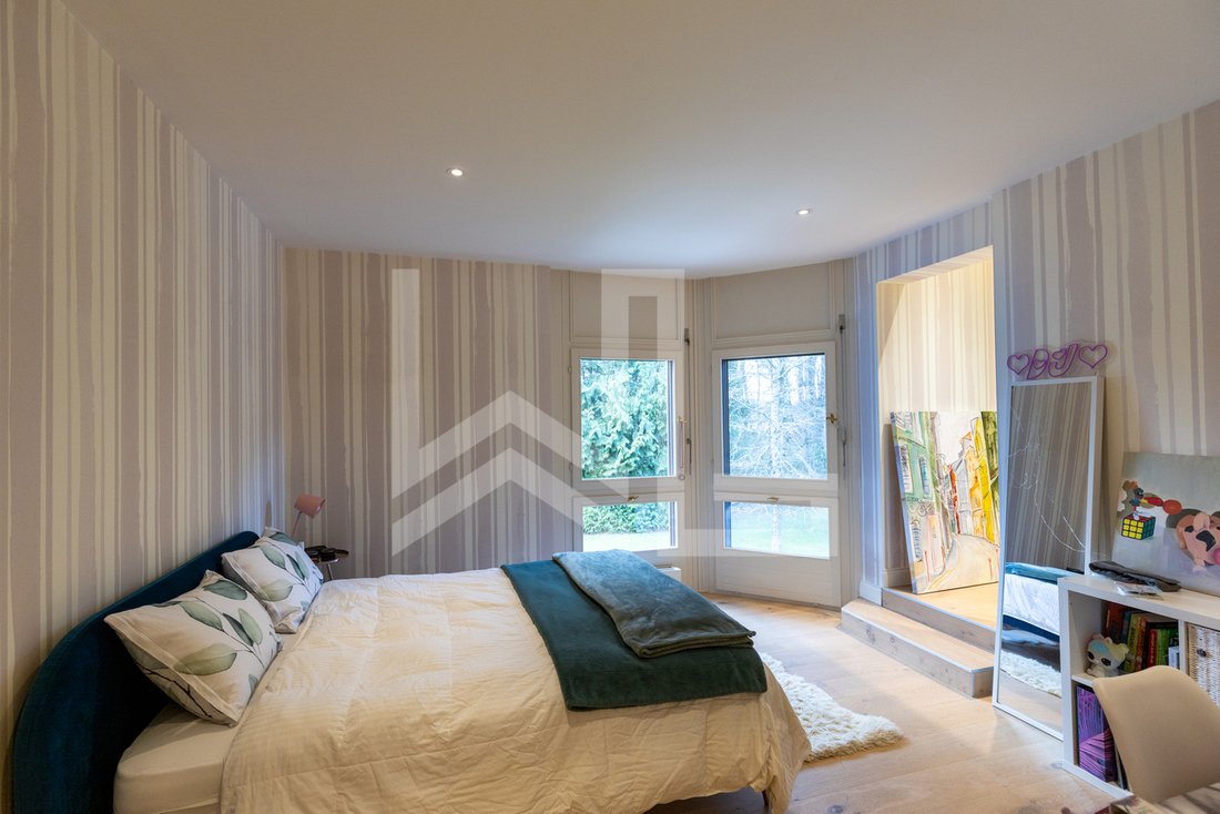 Propriété Discrète En Plein Cœur De Terre Sainte In Mies, Vaud ...