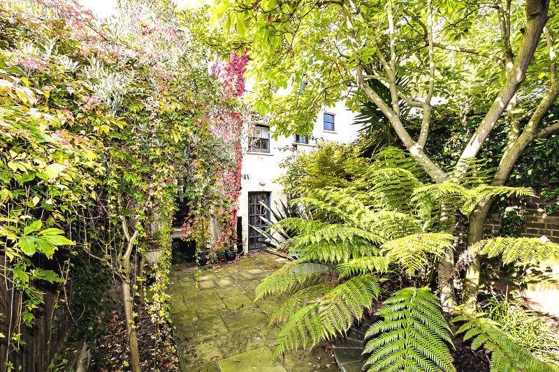 Camberwell Grove, Camberwell, Se5 In London, England, United Kingdom ...