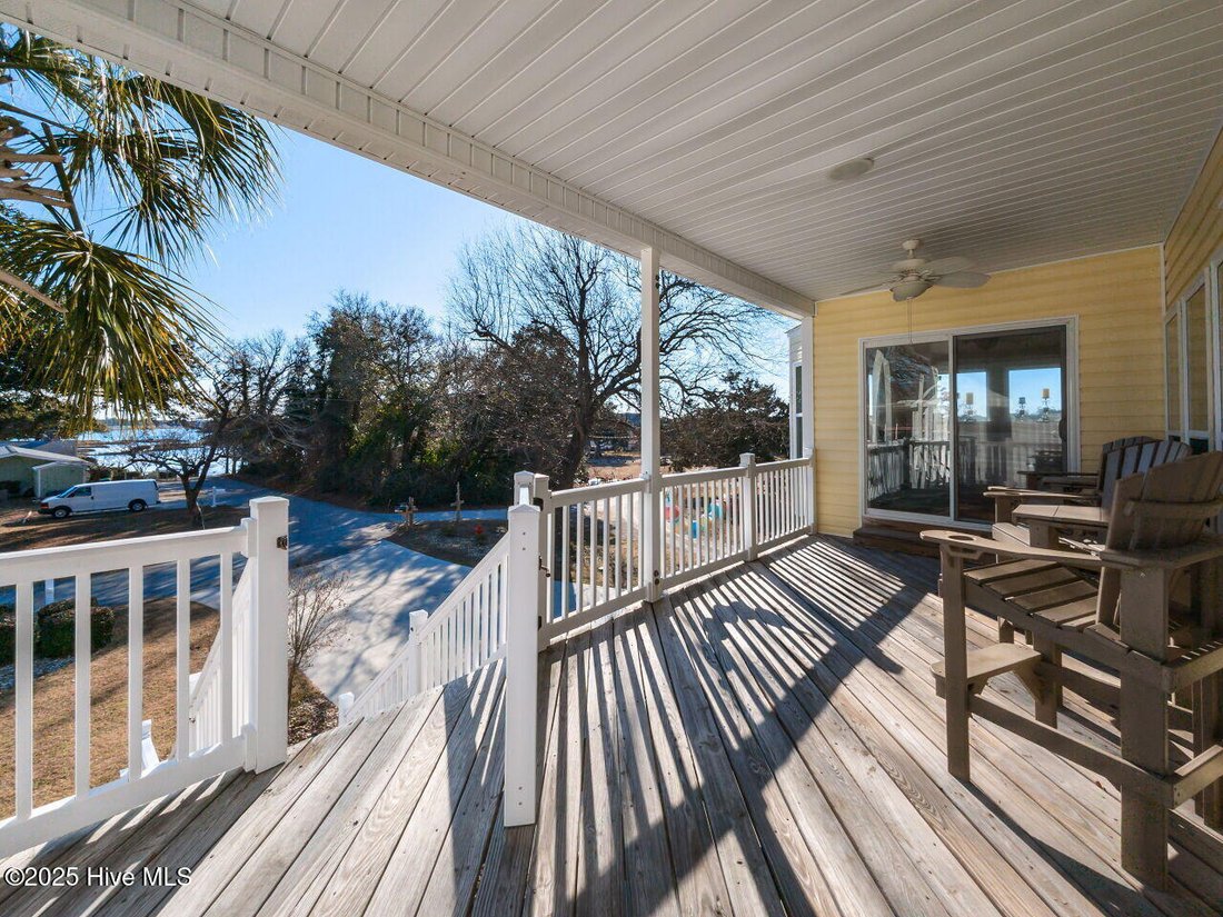Single Family Residence In Cedar In Cedar Point, North Carolina, United ...