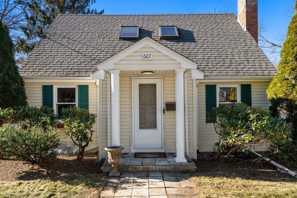 3 Bedrooms Single Family Detached In Boston, Massachusetts, United ...