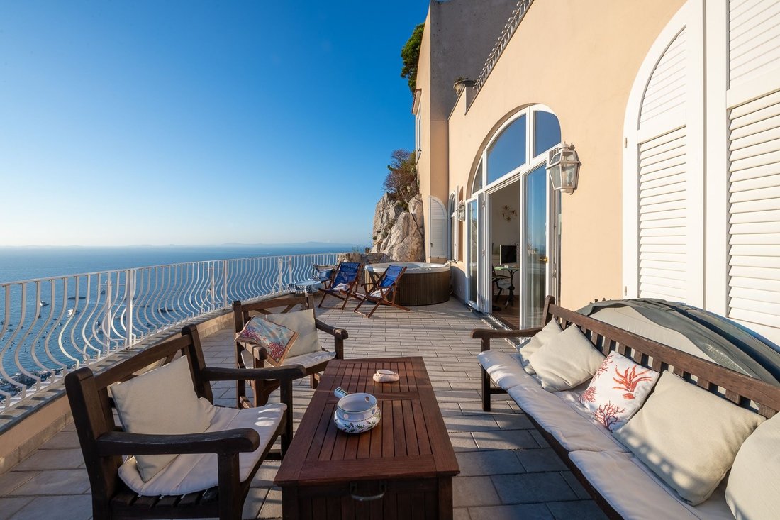 Prestigious Apartment With Breathtaking Views In The In Capri, Campania ...