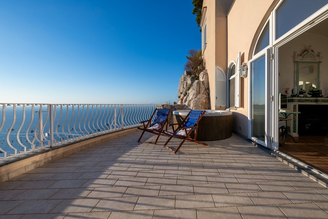 Prestigious Apartment With Breathtaking Views In The In Capri, Campania ...