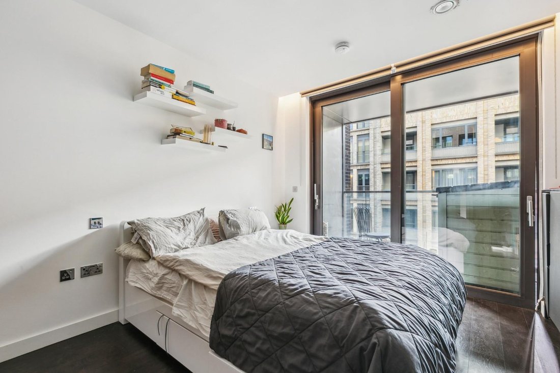 Haines House, 10 Charles Clowes Walk, Nine In London, England, United ...