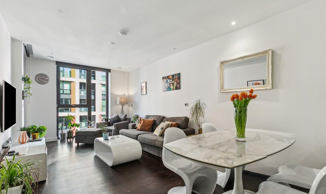Haines House, 10 Charles Clowes Walk, Nine In London, England, United ...