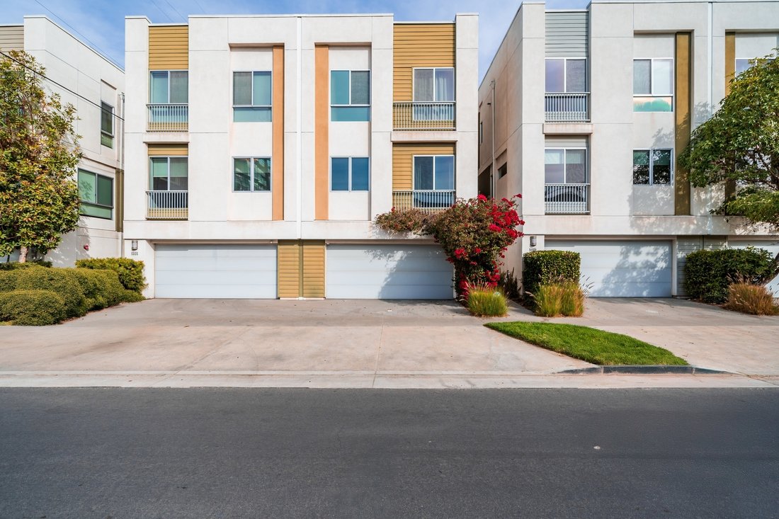 Contemporary Townhome With Rooftop On In Los Angeles, California ...
