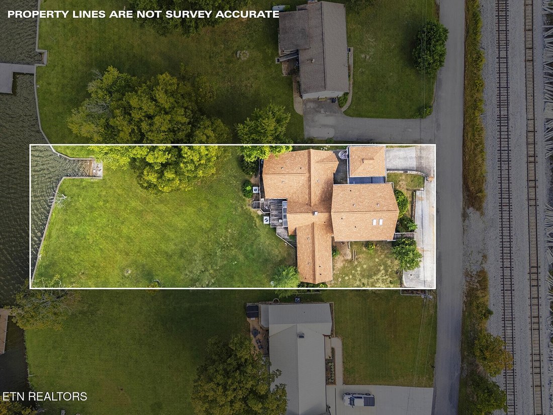 Single Family Residence In Louisville In Louisville, Tennessee, United ...