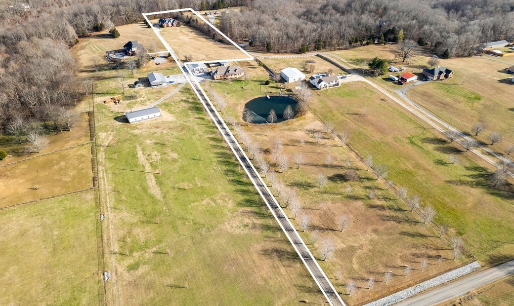 Single Family Residence In Greenbrier In Greenbrier, Tennessee, United ...