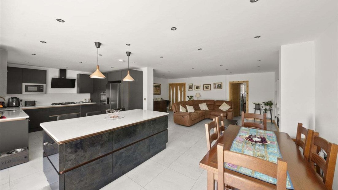 Chapter Close, Hillingdon In Uxbridge, England, United Kingdom For Sale ...