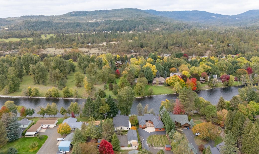 Single Family Residence In Shady Cove In Shady Cove, Oregon, United ...