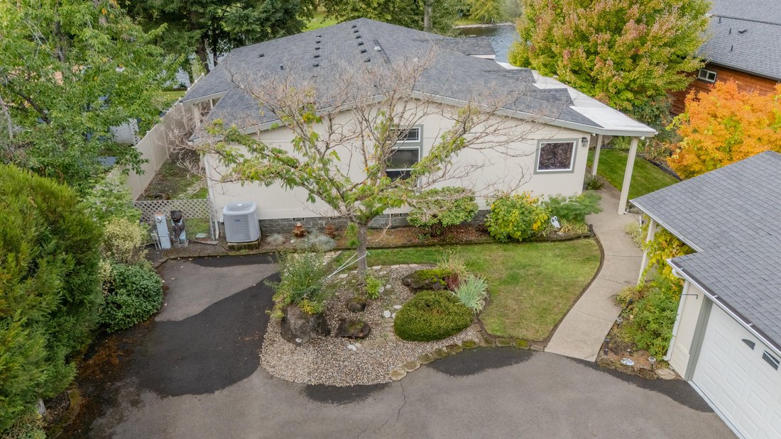 Single Family Residence In Shady Cove In Shady Cove, Oregon, United ...