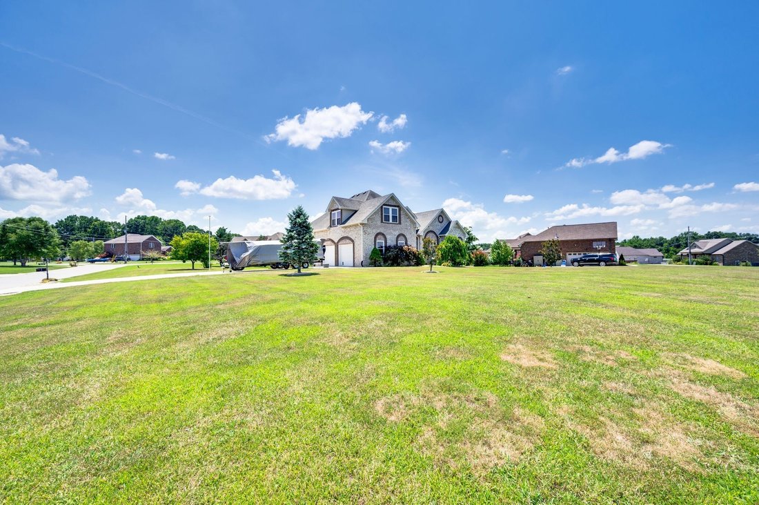 Single Family Residence In Greenbrier In Greenbrier, Tennessee, United ...