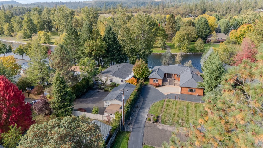 Single Family Residence In Shady Cove In Shady Cove, Oregon, United ...