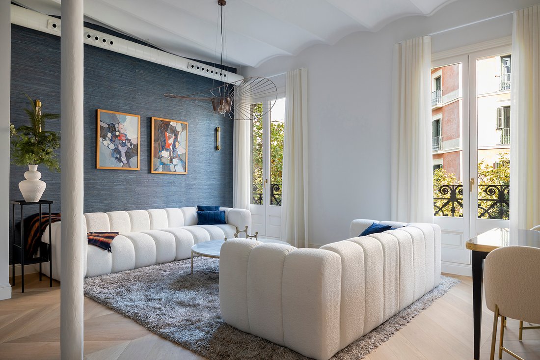 Newly Renovated Exterior Apartment With Balcony In Eixample, Barcelona ...