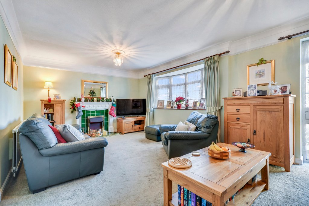 Four Double Bed Detached Family Home In In Chelmsford, England, United ...