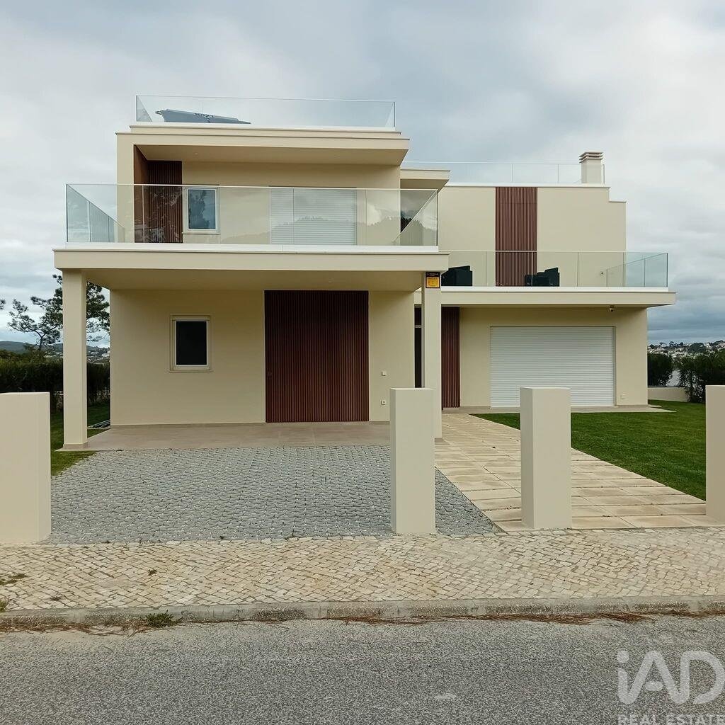 Maison De Ville Dans Santa Maria, Sao Pedro E Sobral Da Lagoa, Leiria ...