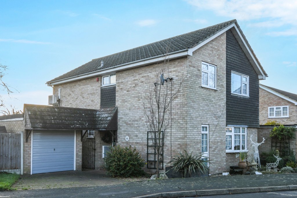 Four Double Bed Detached Family Home In In Chelmsford, England, United ...