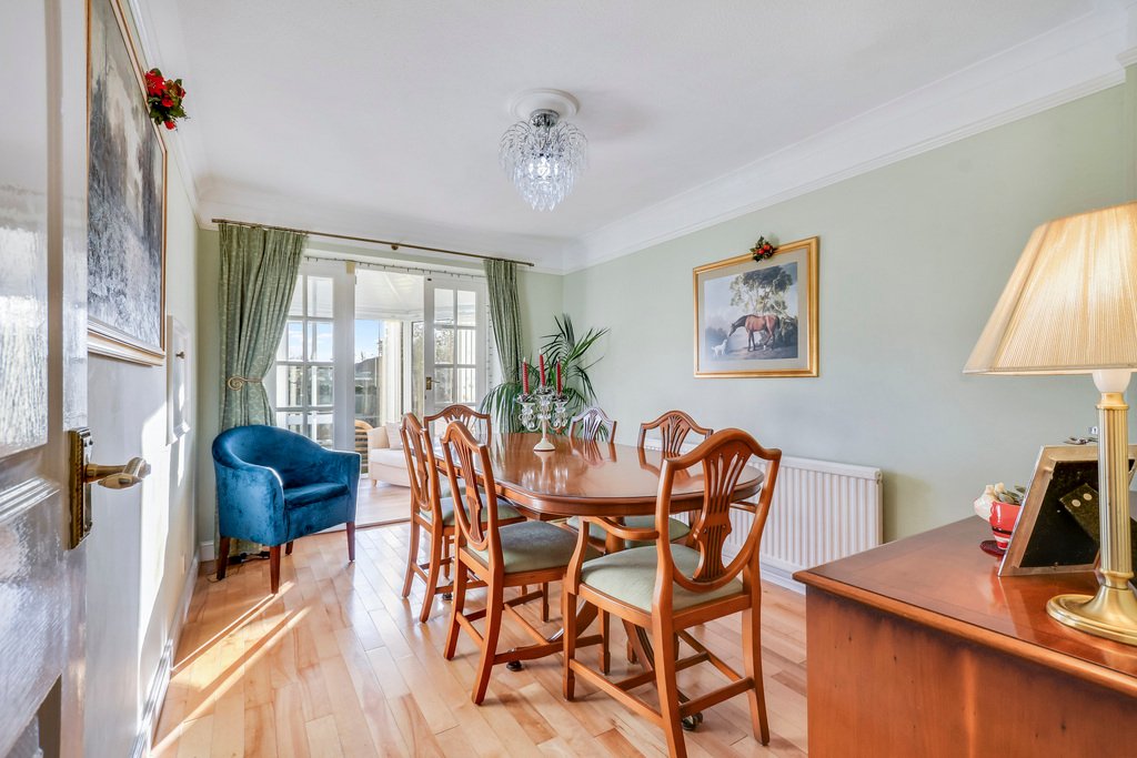 Four Double Bed Detached Family Home In In Chelmsford, England, United ...