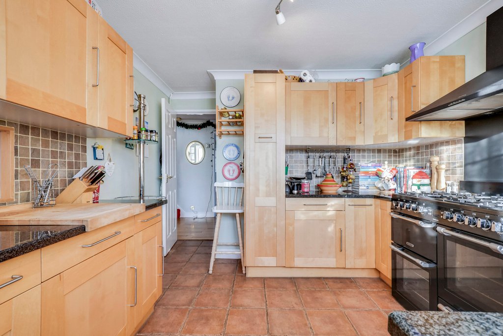 Four Double Bed Detached Family Home In In Chelmsford, England, United ...