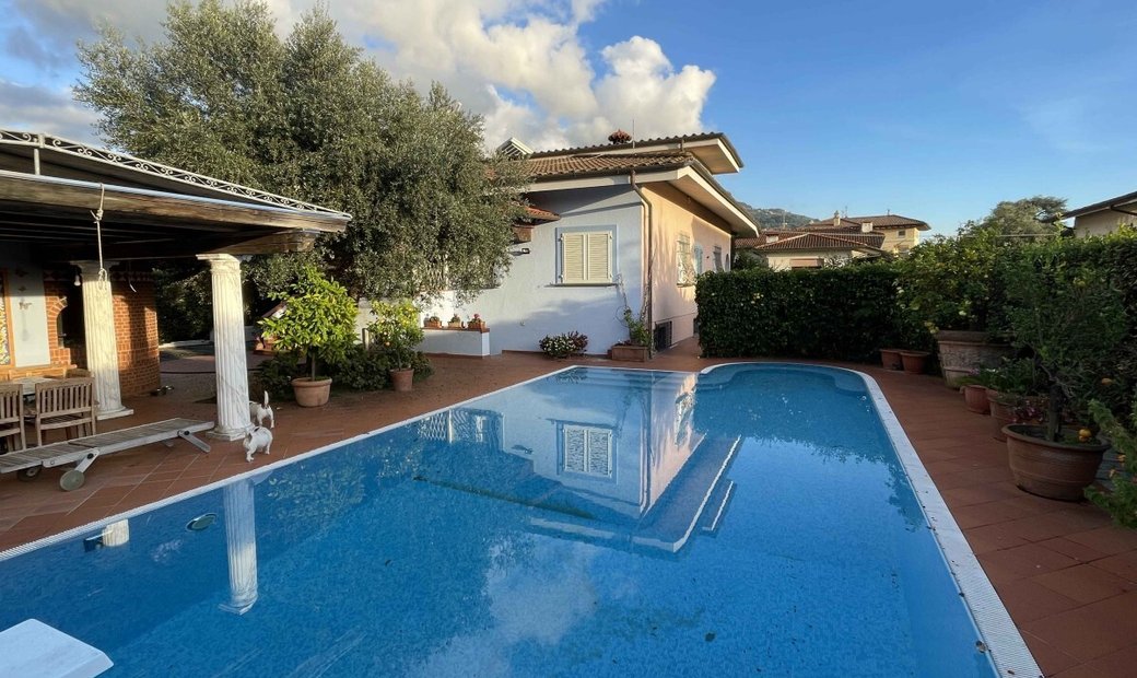 Villa For Sale In Seravezza Querceta Ref: 3025 In Seravezza, Tuscany ...