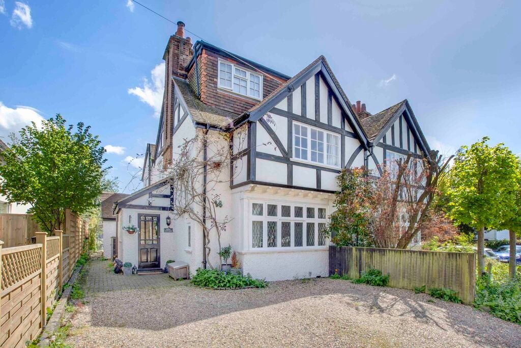 April Cottage Is A Beautiful 3 Double In Bourne End, England, United ...