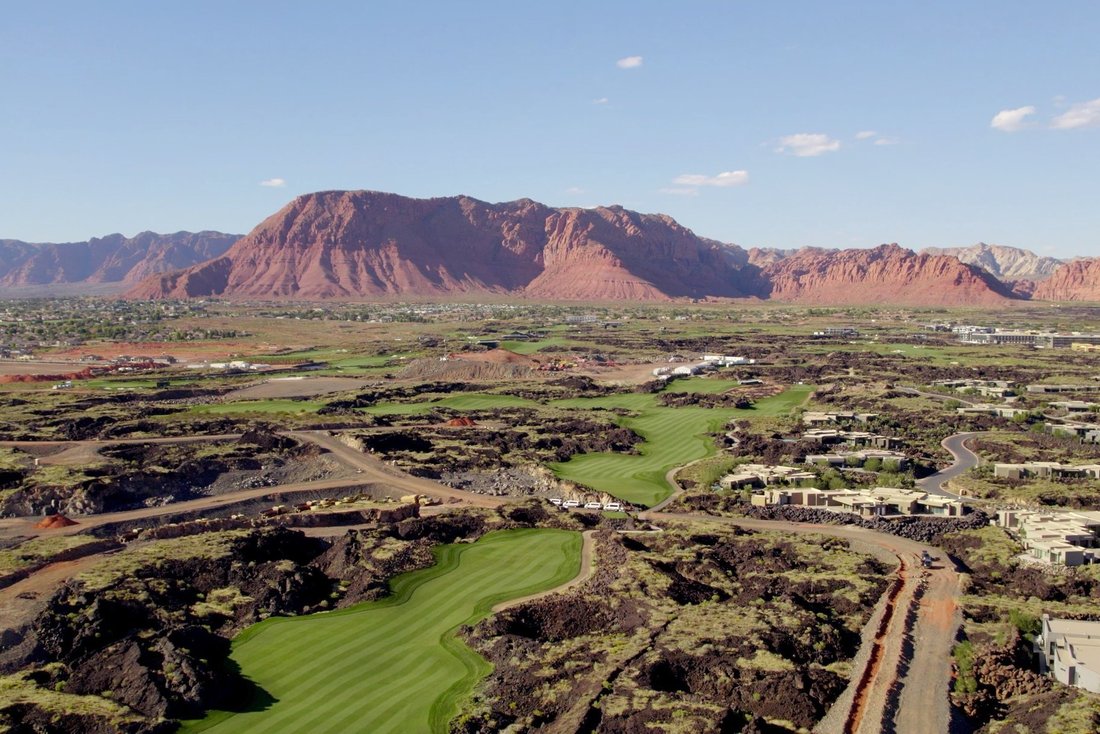 Discover Your Piece Of Paradise At Black In Santa Clara, Utah, United ...