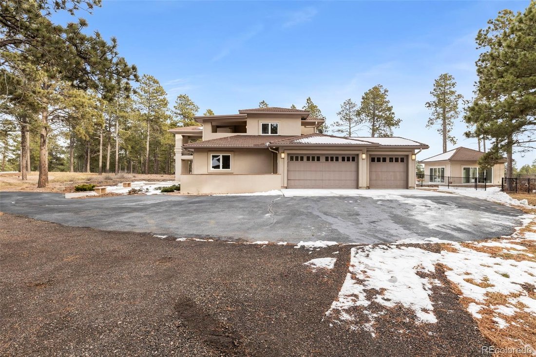Single Family Residence In In Colorado Springs, Colorado, United States ...