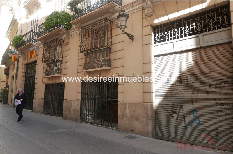 Local Valencia Spain In Ciutat Vella, Valencia, Spain For Sale (16820896)
