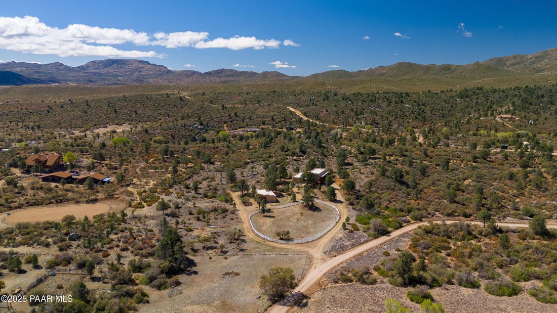 Single Family Residence In Peeples In Peeples Valley, Arizona, United ...