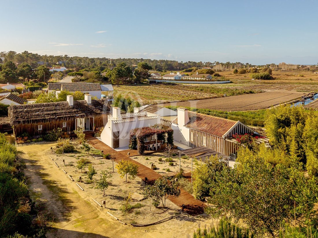 4 Bedroom Villa With Garden And Swimming Pool In Carvalhal, Setubal ...