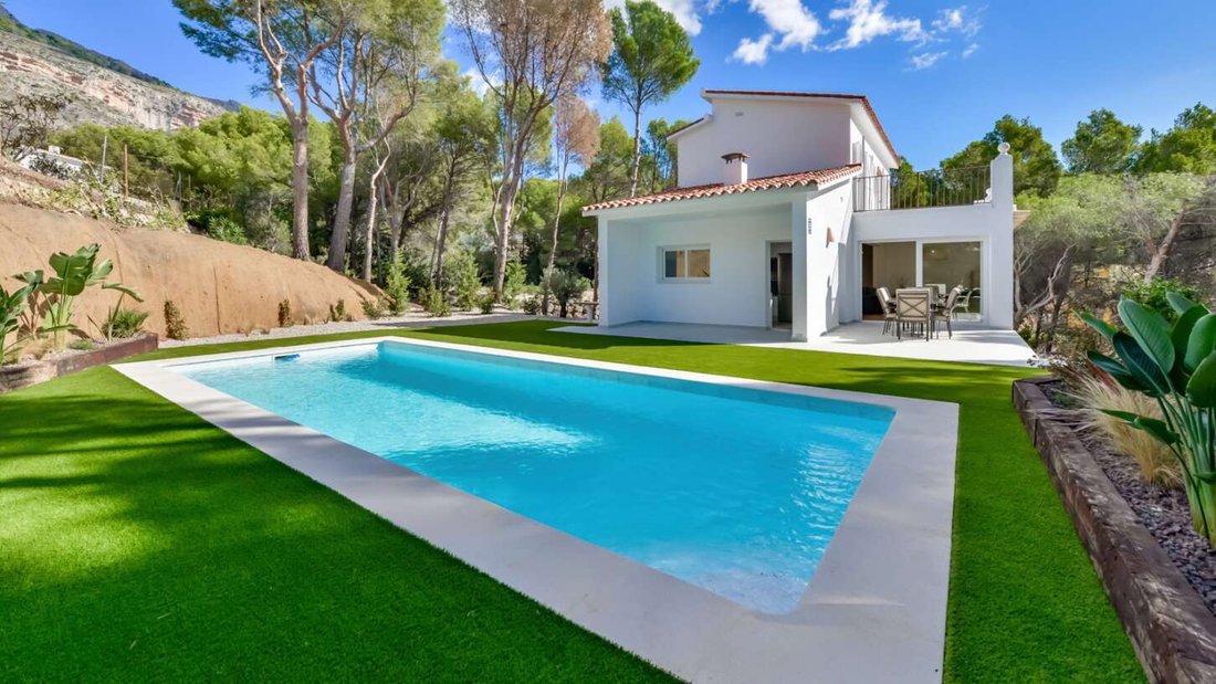 Altea Villa In Altea, Valencian Community, Spain For Sale (16825612)