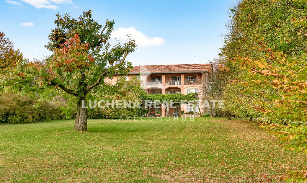 Magnificent Period Farmhouse Expertly Renovated In In Cantù, Lombardy ...