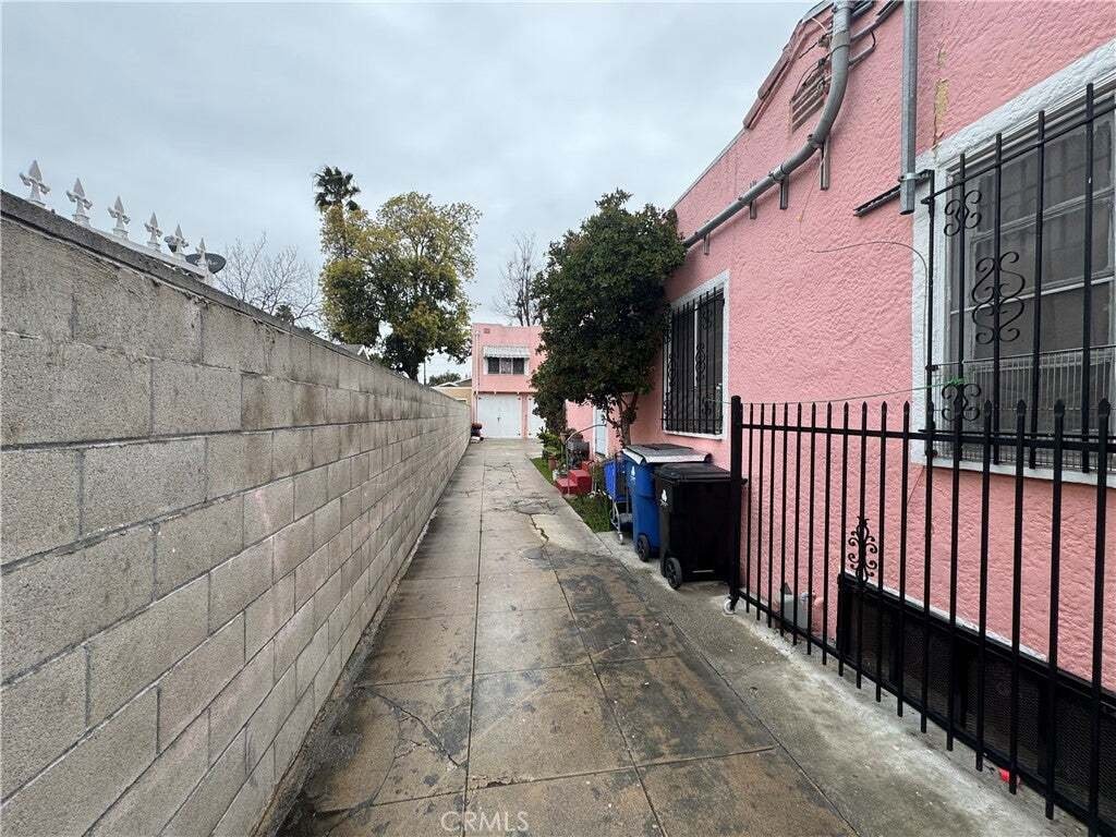 Fourplex In Los Angeles, California, United States For Sale (16829454)