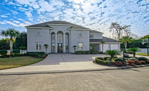 Listings by RE/MAX Affinity - United States | JamesEdition