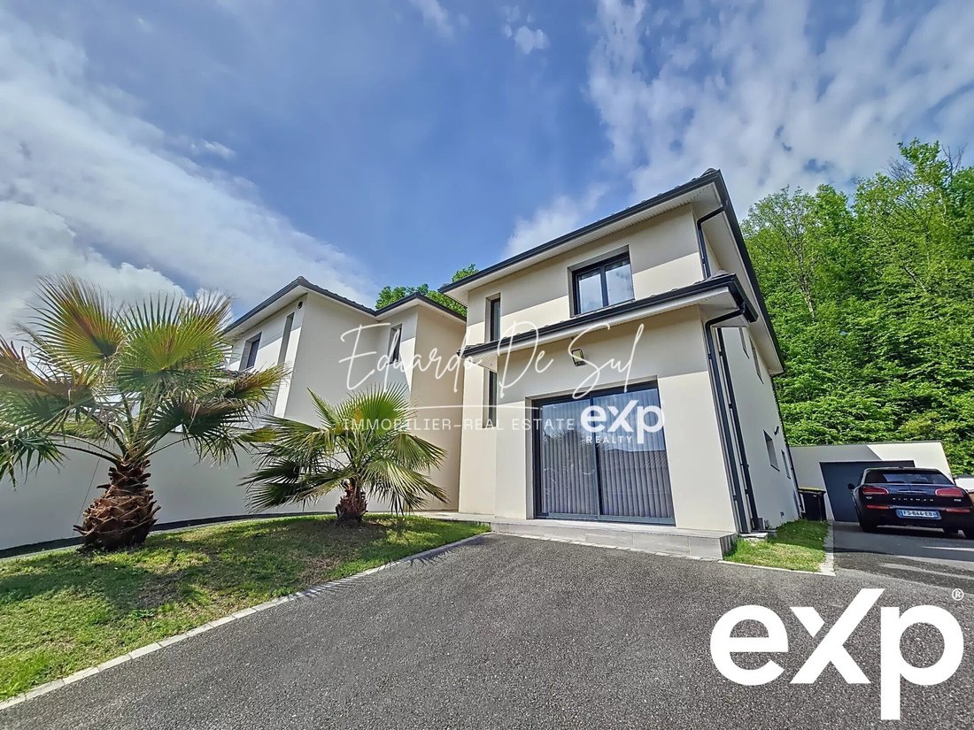 Pompignac House In Pompignac, Nouvelle Aquitaine, France For Sale ...