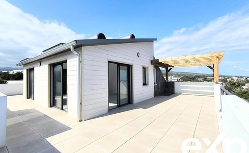 Luxury panoramic / scenic view homes for sale in Centre Ville, Le ...