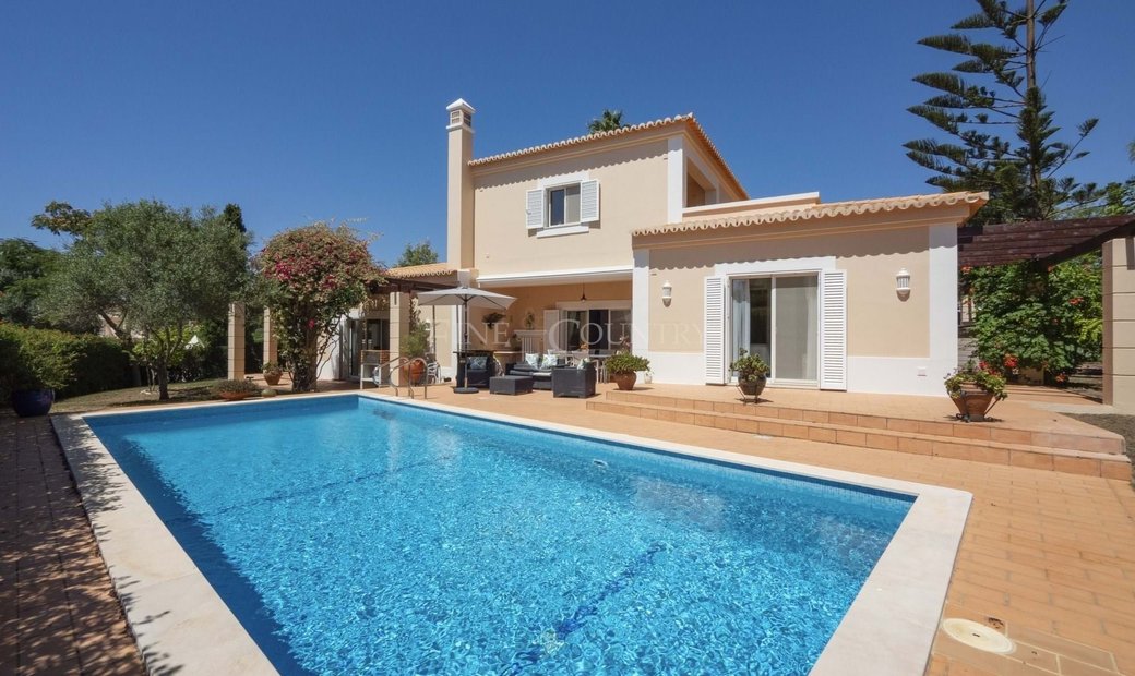 Carvoeiro – 3 Bedroom Villa On Dans Estombar Et Parchal, Algarve ...