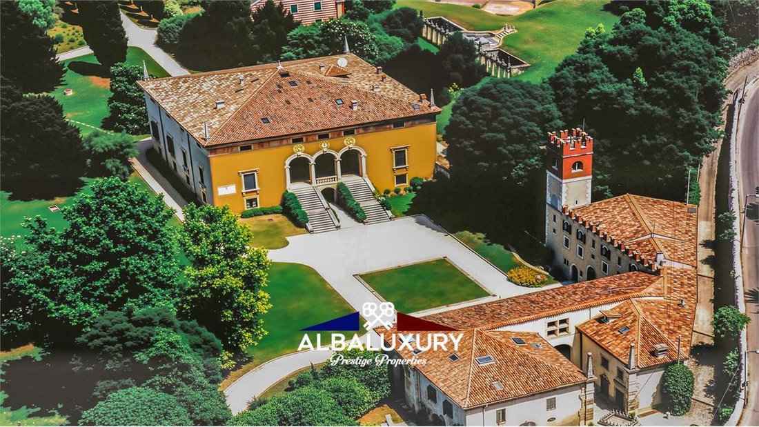 Majestic Renaissance Residence With Monumental Park In Verona, Veneto ...