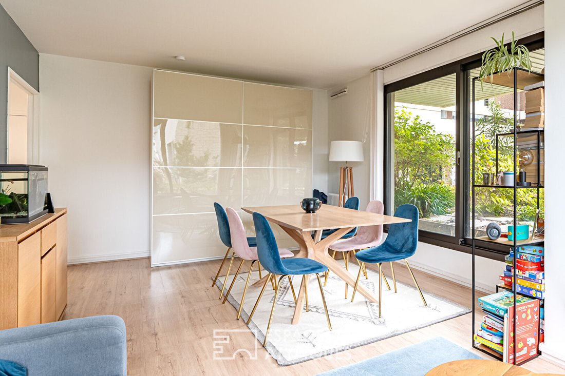 Ground Floor Of The Esplanade In The In Suresnes, île De France ...