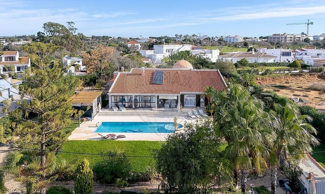 5 Bedroom Villa With Swimming Pool, Jacuzzi And In Alvor, Algarve ...