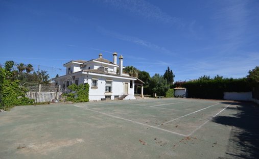 Luxury chalets with tennis court for sale in Jerez De La Frontera ...