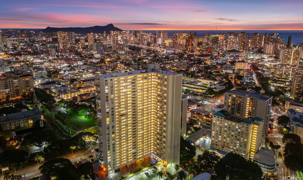 Banyan Tree Plaza, Punahou, City, Diamond In Honolulu, Hawaii, United ...