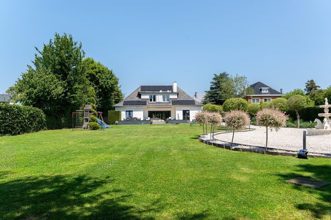 Villa/Townhouse Waterloo Belgium En Waterloo, Región Valona, Bélgica En ...