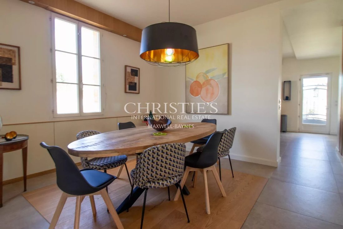 The Elegance Of A Renovated Historic En Saint émilion, Nueva Aquitania ...