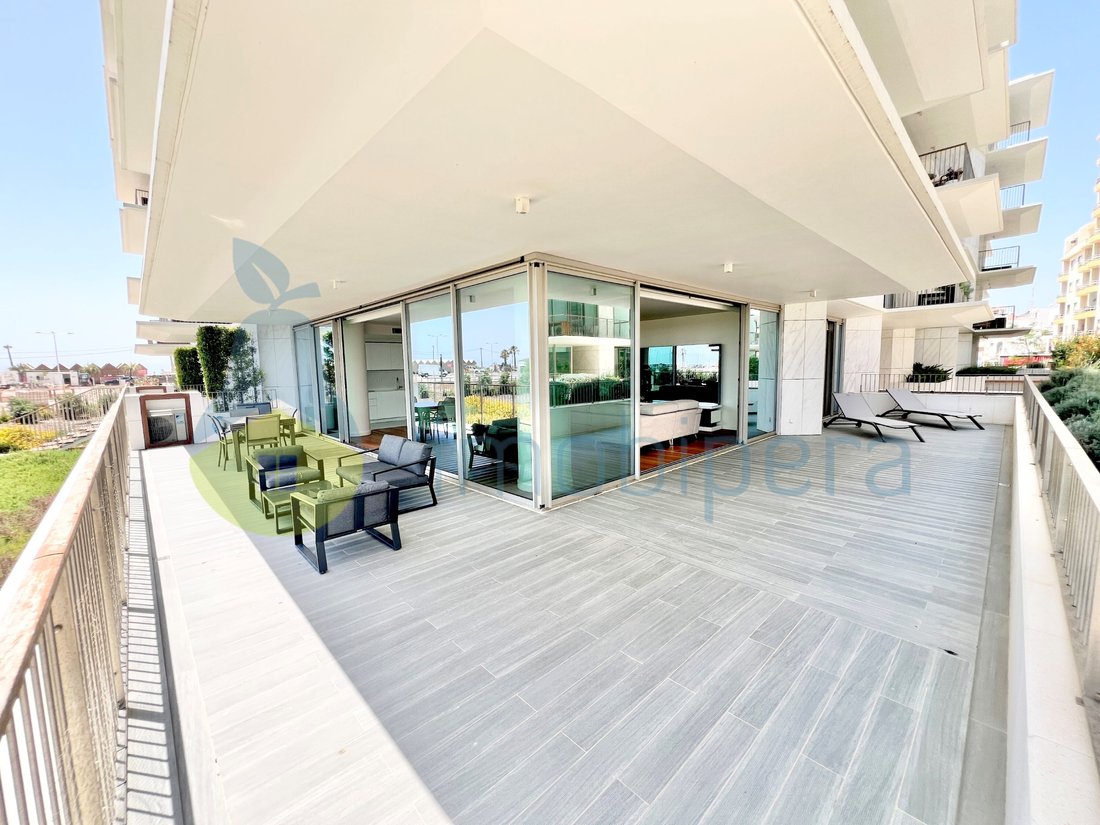 2 Bedroom Flat In The Luxurious Bay Line In Armacao De Pera, Algarve ...